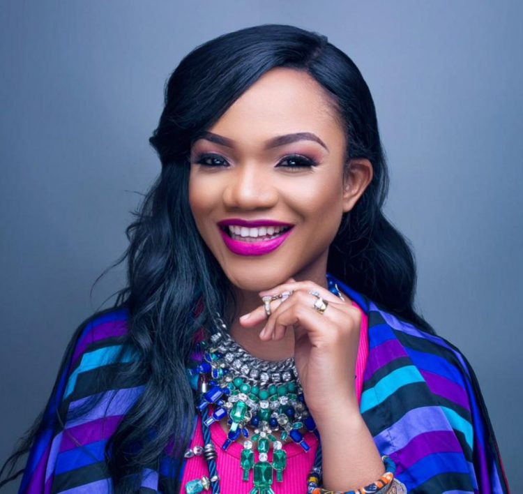 Tout savoir sur l’amoureuse du gospel : Ada Ehi – HappyPeople